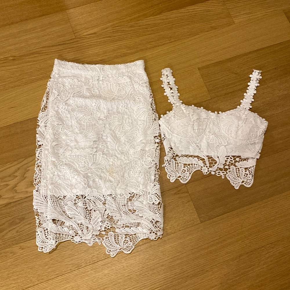 White Lace Skirt And Bustier Top Set - Gem